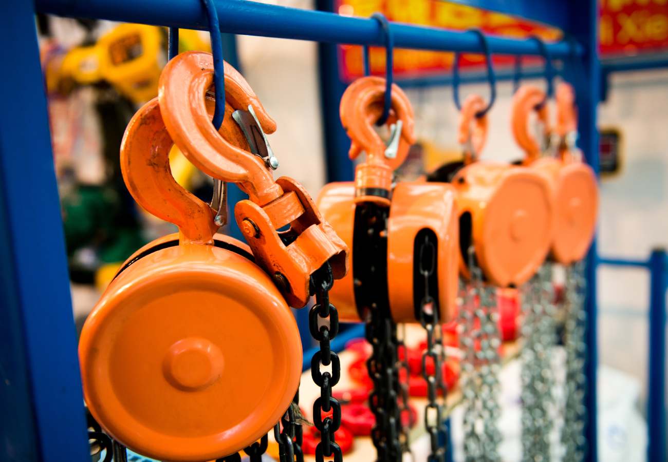 Hoists and Cranes: Differences | Elebia Blog | Elebia